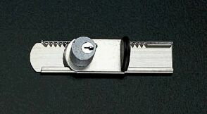 ●材質:本体・レール:SUS304、シリンダー部:真鍮●サイズ(mm):28×119●取り付け方:両面テープ窓用補助ロックカギ1本付レール付0-80mmの間で任意の位置で固定できます。000012055955 HD　