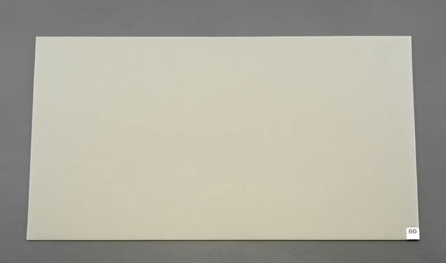 ●材質:ポリエチレンフイルム●色:透明●サイズ:600×900mm60枚層(厚み3.6mm)フレームはEA997RE-11B、-12Bになります。汚れたら1枚ずつ剥がして使う、通し番号入りの除塵粘着シートです。表面の特殊な粘着剤で、靴底に付...