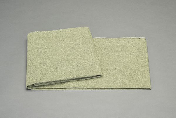 厚み:1.6mm材質:耐炎繊維とアラミド繊維の複合素材サイズ:1，000×3，000mm絶対に溶融せず、また硬化もしないので火中にさらされてもソフトな風合いです。EA334BC-3楽天 HD店　