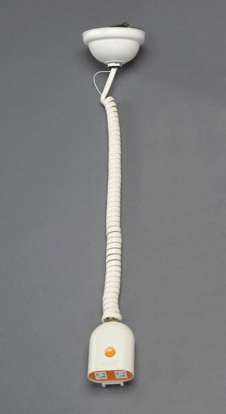 定格容量：15A・125V(1500Wまで)差込口：接地2P(抜止)コード長：1.8m引掛コンセント用 上下に動くコンセント天井から電源がとれ配線スッキリ。EA940CG-241A楽天 HD店　