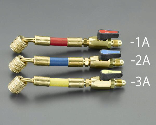 ねじサイズ：1/4”オス×5/16”メス(ローレット)全長：150mm常温圧力：3.0MPaカラー：赤入数：1本冷媒の吹き出しを最小限に抑えます。R410Aの回収時等に使用する(一般的にフロン回収機に付属のホースは1/4”)と非常に便利です...