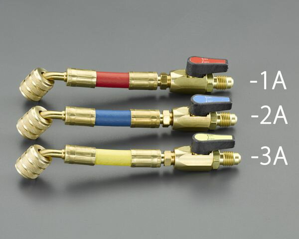 ねじサイズ：1/4”オス×5/16”メス(ローレット)全長：150mm常温圧力：3.0MPaカラー：青入数：1本冷媒の吹き出しを最小限に抑えます。R410Aの回収時等に使用する(一般的にフロン回収機に付属のホースは1/4”)と非常に便利です...