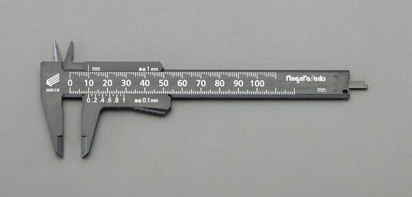 材質：ポリカーボネート収納・携帯に便利なマグネット&ストラップ穴付最大測定値：70mm最小読取値：0.1・1mmジョウ長さ：22mmデプスバー付★用途に合わせて目盛をカスタマイズできる白無地シール付000012291310楽天 HD店　