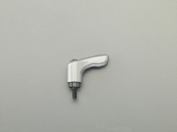 カラー：シルバー材質：レバー：亜鉛ダイカスト、 ねじ：四三酸化鉄被膜(SUM22L)RoHS対応品サイズ(mm)：ねじ：M5×10 A：30 B：30 D：10000012293294楽天 HD店