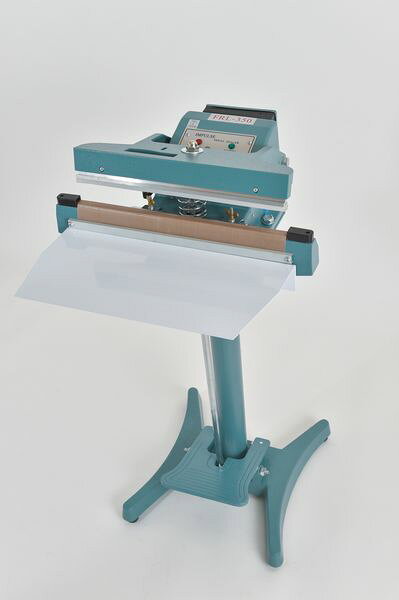 シール幅：10mmシール長（Max）：600mm電源：100V(50/60Hz)消費電力：1500Wサイズ：700(W)×380(D)×850(H)mm重量：29kg材質：アルミダイキャスト最大厚み：0.6mm以下シール種類：溶着ペダルを踏...
