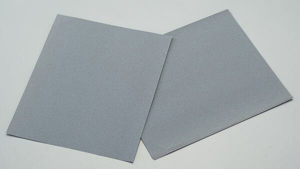 サイズ：230×280mm基材：ラテックス系紙砥粒：炭化ケイ素入数：5枚粒度：#1500金属の素地塗面の研磨やプラスチックの研磨に最適です。柔らかな紙質で手になじみます。EA366RG-150楽天 HD店　