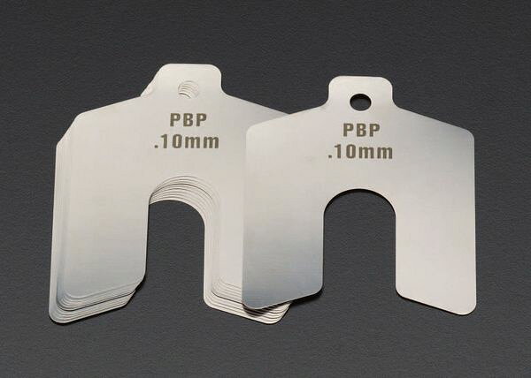 材質：ステンレス厚み：0.2mm幅：125mm幅×深さ：41×65mm10枚入機械のアライメントやレベル調整に。溝付シムでモーター、ポンプ、ジェネレーター等の工場用機械に。サイズ：125×125mm溝幅（41mm）許容差（参考）：15μmE...