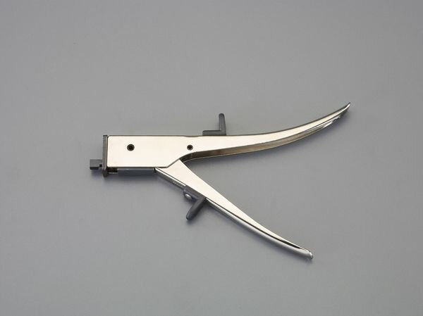 名称：本体全長：185mm切断能力：アルミ板：0.2〜1.5mm ステンレス板：0.1〜0.6mm 鉄板：0.1〜1mm加工しにくかった薄鉄板やアルミ板、樹脂板を自由な形にカットできます。素材の中を切断する場合はφ9.5mm位の下穴を開けて...