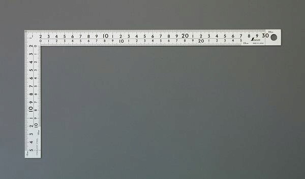測定目盛（表）：（外）30×15cm、（内）25×10cm測定目盛（裏）：（外）30×15cm、（内）25×10cmサイズ(W×D×H)mm：320(160)×20×1重量(g)：70材質：ステンレス最小目盛：1長さの許容値：±0.2mmJ...