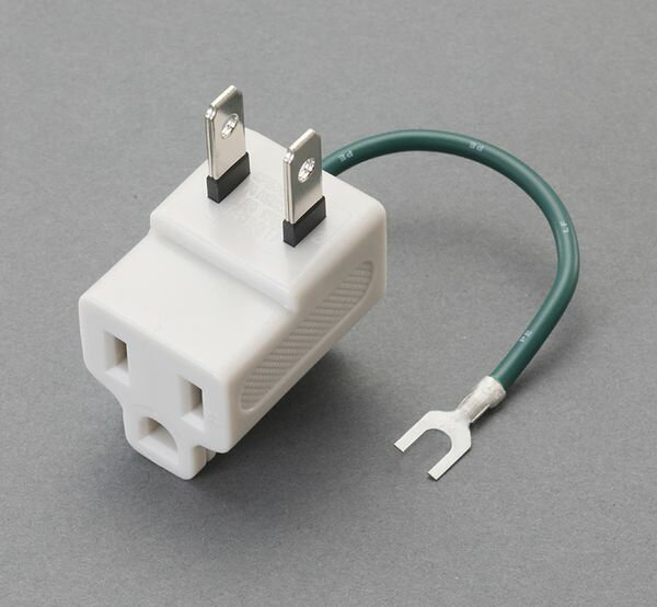 L型なのでコードスッキリ配線できます。トラッキング火災予防に有効な絶縁キャップ付定格：15A・125V（1500W）仕様：3P→2P入数：1個EA940BA-55楽天 HD店　