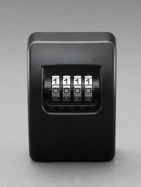 幅(mm)：61外寸サイズ(mm)：61×36.5×85(H)内寸サイズ(mm)：57×27×77(H)材質：亜鉛ダイキャスト重量：372g壁面取付(ビス付属)取付ビス×4本番号可変式(4桁ダイヤル式)鍵の管理、受け渡しに入数：1個EA98...