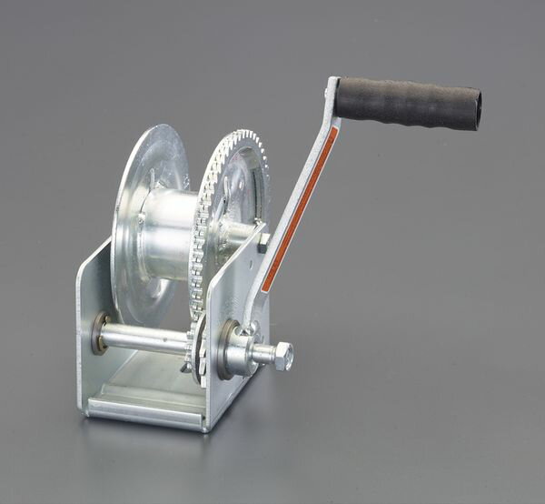 引張能力：363kg最大巻取長さ：4.76mm×20.7mギア比：4.4:1重量(kg)：3.6ブレーキ付ハンドル付最小限の力で作業することができます。ハンドルが離れているときでもロックすることができます。入数：1台EA989RD-22楽天...