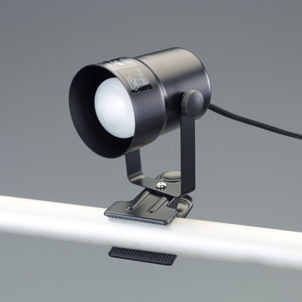 クリップくわえ幅：20〜25mm電源：AC100V電球：40Wミニレフ球高さ：144mm重量：290g消費電力：40Wセードサイズ：φ68×86mmコード長：1.5m（中間スイッチ付）カラー：ブラック360度回転ヘッドでどこでも照らす！レフ...