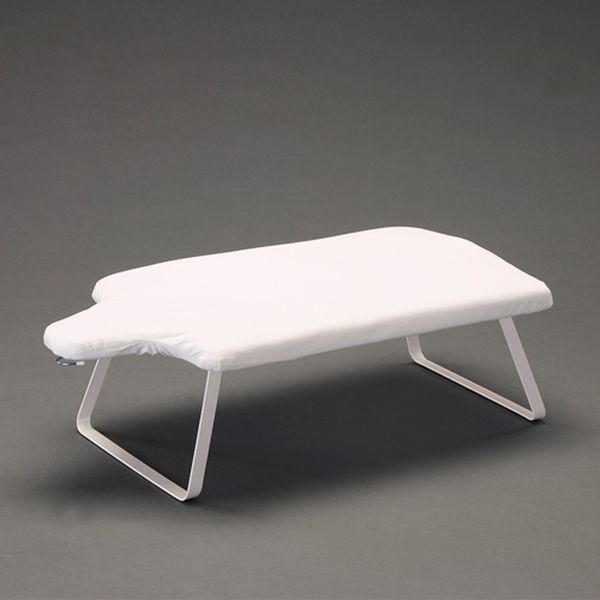 使用時サイズ：約700×360×210(H)mm収納時サイズ：約700×360×40(H)mm台厚み：40mm重量：約2.4kgカラー：白材質：天板・脚部：スチール（粉体塗装）　 表面布：綿100％ クッション材：ポリエステル フック：スチ...