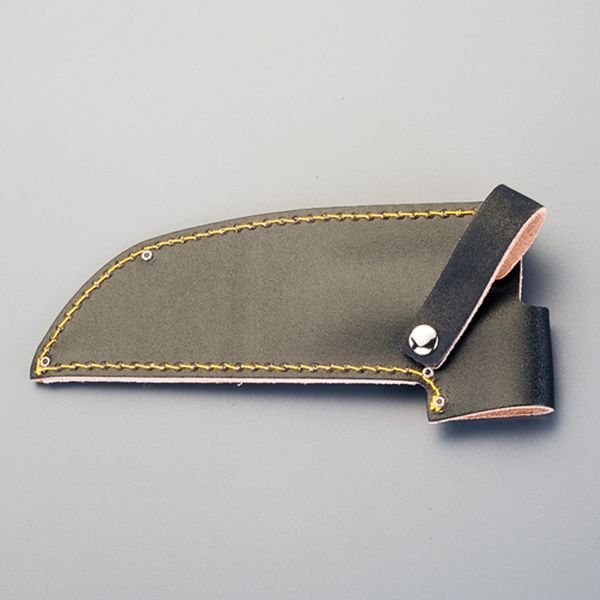 サイズ(mm)：200×50ベルト通し幅：50mm材質：本革開口幅：85mm適合サイズ：薄鎌・中厚鎌：165・180・195mm 木鎌・厚鎌：150・165・180mm 信州薄鎌・中厚鎌：180・195mmボタン式のベルト通しにより、ベルト...