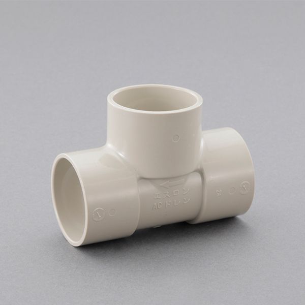 呼び径(塩ビ管)：50×50×25入数：1個材質：ABS発泡・架橋ポリ発泡体・ABS保温材の機能を有しているために配管と同時に保温工事が完了。保温工事に関する部材調達・工程調整等の手間が一切かかりません。発泡断熱層でおおわれているため、保温...