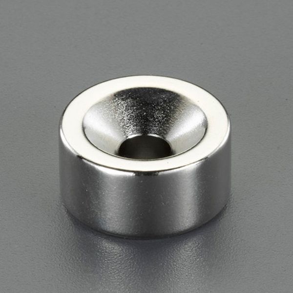 材質：ネオジウム磁石(N35・ニッケルメッキ加工)サイズ(mm)：φ19×7.6重量：15.5g使用温度：80℃以下吸着力：8.1kgfねじサイズ：M4穴径：4.5mm皿ねじを取り付けて使用できますネオジウム磁石は流通している磁石の中で最高...