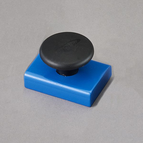 材質：フェライト磁石、ゴム、金属サイズ(W×D×H)mm：35×35×16高さ：35mm耐荷重：6kg重量：113g各磁石は明るい青色のエナメルで塗装されており、位置決め用の握りやすいノブを備えています。入数：1個000012338846楽...