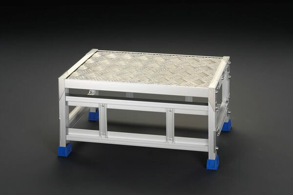 メーカー：アルインコ（ALINCO）型番：CSBC-126S※注意※：【お客様組立品】天板高さ(m)：0.25最大使用荷重：150kg段数：1重量(kg)：5.9天板サイズ(mm)：600×400設置寸法(mm)：615×415アルミ合金製...