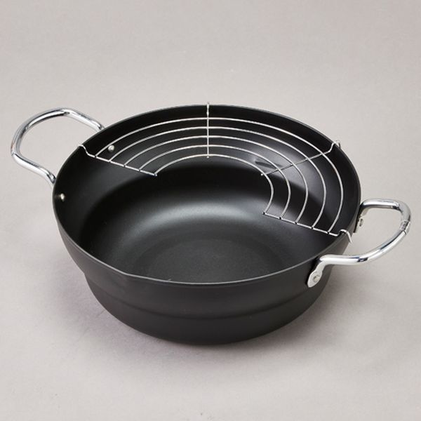 直径：250mm深さ：90mmサイズ(W×D×H)mm：360×255×100底の厚さ：0.7mm容量：3.7L材質：本体：鉄(シリコーン樹脂塗装)、取っ手・アミ：鉄(クロムめっき)重量(g)：673直火・IH対応油切りができる、揚げアミ付...