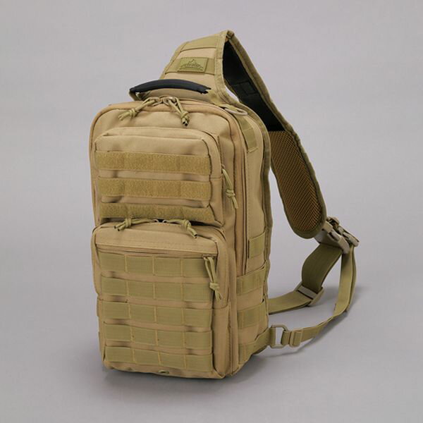 サイズ(W×D×H)mm：203×152×368容量：11.5Lカラー：コヨーテ材質：ポリエステル(600デニール)外ポケット3個(内背面に1個)、内ポケット3個13インチまでのノートパソコンの収納可能入数：1個000012340731楽天...