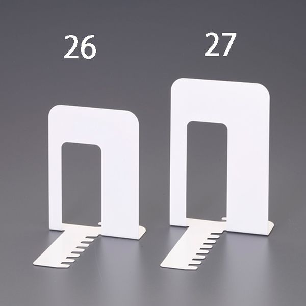 メーカー：カール事務器（CARL）型番：SKB-140-W重量(g)：275材質：SPCCカラー：白サイズ：幅140×奥行181×高さ192mm仕様：小ベース部の凸凹を組み合わせて連結でき、本や書類の重さによる位置ずれを軽減します。裏面足ゴ...