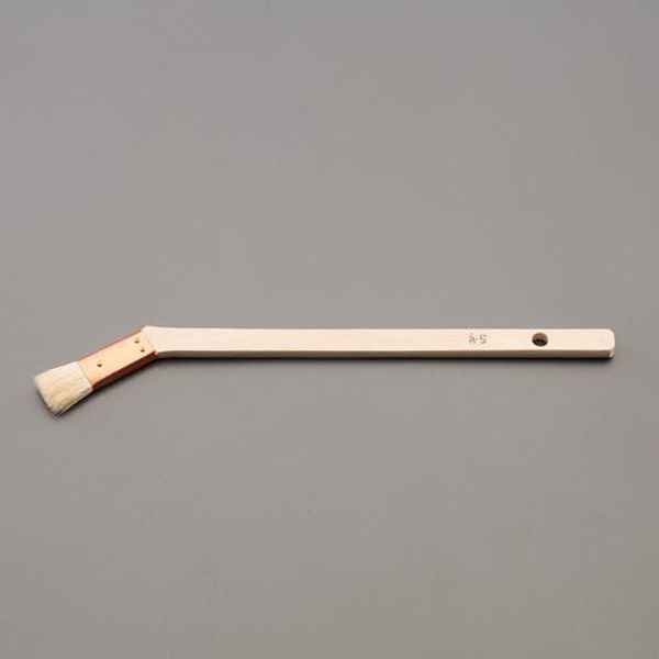 ●毛幅…15mm●毛丈…17mm●玉厚…5mm●毛質…ふつう●全長…211mm●重量…約9.5g●金具幅…14mm●型式…筋違●山羊毛●目地用●油性用●狭い箇所や細かいところもきれいに塗れる、小回りのきく便利な短毛タイプの目地用筋違刷毛です...