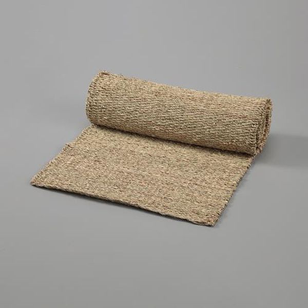 ●サイズ…500mm×3m●厚み…7mm●材質…水草●凍結やぬかるみから足元をしっかりガード●凍結時の安心歩行に●玄関先や駐車スペース、お庭などの通路確保に、そのまま敷くだけ●水分に強い水草の網目が積雪路面やぬかるみに食い込み、滑りにくい「...