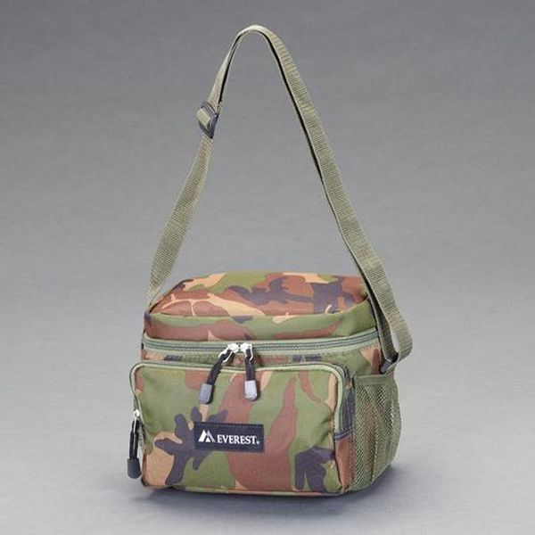 ●容量(L)…4.9●サイズ(mm)…215×184×152●材質…ポリエステル(600デニール)●カラー…カモフラージュ●外出先でのランチやスナックに最適な断熱クーラーバッグ●調理器具やナプキン用のフロントジッパー式ポケット●サイドにメッ...