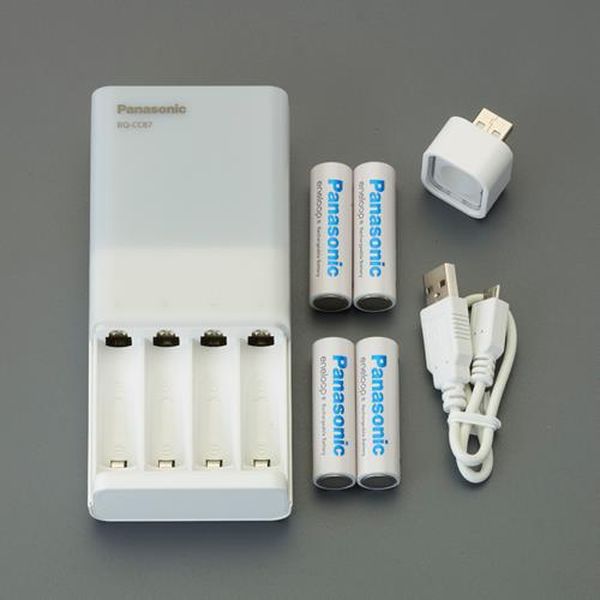 ●仕様…充電器+USBコード+エネループ単3(4本)●充電可能本数…単3形1〜4本、または単4形1〜4本、合わせて4本まで充電可能●サイズ…充電器：66(W)×28.5(D)×85(H)mmLEDライトアタッチメント：26(W)×28(L)...
