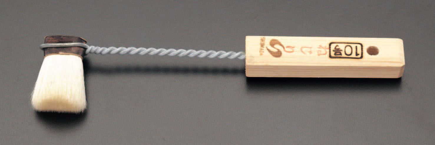 材質：毛：羊毛、グリップ：木、シャフト：スチール幅：30mm全長：230mm毛丈：33mm10号針金の部分が自由に曲げられます。000012045057 HD　