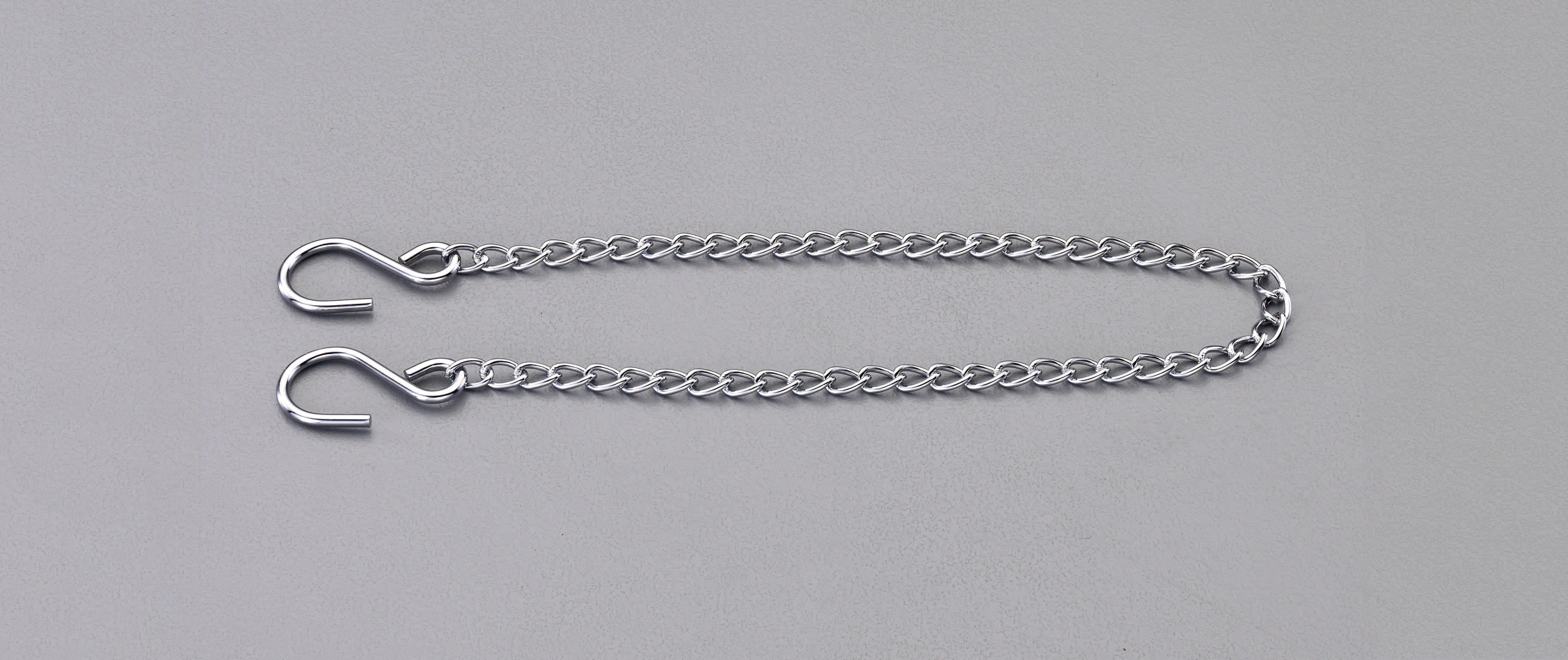 ●セット内容:両端Sフック付きワイドマンテルチェーン（1本）●材質:鉄（クロムメッキ）●チェーン長:400mm●チェーン線径:1.6mm●使用荷重:25kg●Sフック部内径:16mm両端に金具がセット済みですのですぐに使用できます。0000...