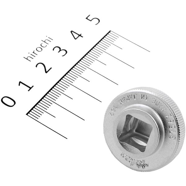 ●材質…クロムモリブデン鋼●差込角…9.5mm（3/8”）●全長(L)…25mm●外径(D)…28mm●重量…40g●特長…・ラチェットハンドル(EA619BA-1〜EA619BA-4)と組合せた時のスピンデスクの径と厚み、位置を最適化し、...