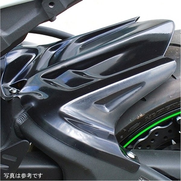 クレバーウルフ リアフェンダー09年-12年 カワサキ Ninja ZX-6R素材:カーボン綾織形状:55mmロング(ノーマル比 センター部)【特徴】ノーマルフェンダーより55mmロングです(センター部)。ABS車は、右側金属製クランプとフ...