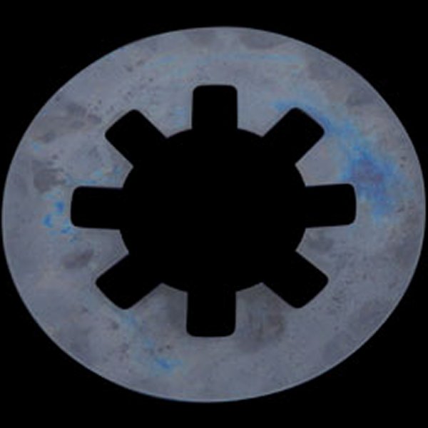 04年以降のスポーツスター※883ccモデル用となります。板厚:約1.4mm素材:スチール【セット内容】スプリングプレート×1枚取り付けには専門知識が必要です。883ccより上の排気量や、ノーマルよりパワーアップされた車両には対応しません。...