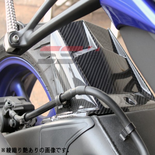 スピードラ SPEEDRA リアフェンダー06年-16年 ヤマハ YZF-R6カラー:平織艶あり【仕様説明】航空機などにも使われているプリプレグ(炭素繊維に樹脂を含浸させたシート状のもの)を使用し、バキュームパッキング処理し、オートクレーブ...