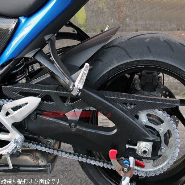 スピードラ SPEEDRA チェーンガードスズキ GSX-S1000スズキ GSX-S1000Fカラー:綾織艶あり【仕様説明】航空機などにも使われているプリプレグ(炭素繊維に樹脂を含浸させたシート状のもの)を使用し、バキュームパッキング処理...