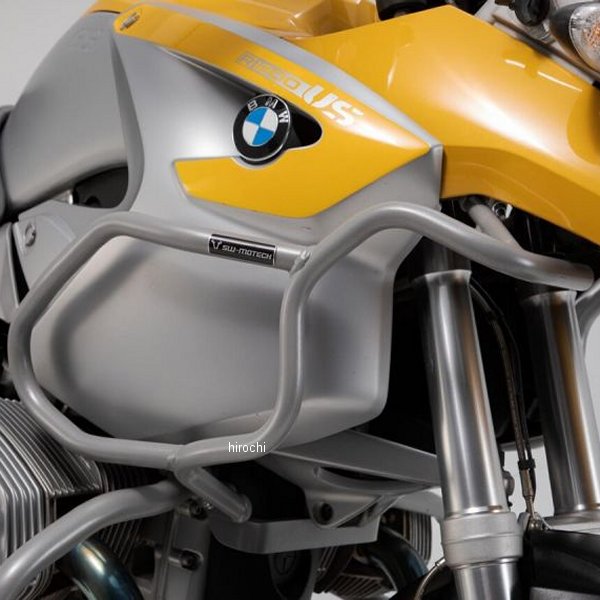 アッパークラッシュバー04年-07年 BMW R1200GSカラー:シルバーサイズ:φ27素材:スチール【仕様説明】転倒時に最大限の安全を。頑丈なφ27のパイプが燃料タンク、フェアリング等を保護します。各車種に合わせて設計され、オートバイフ...