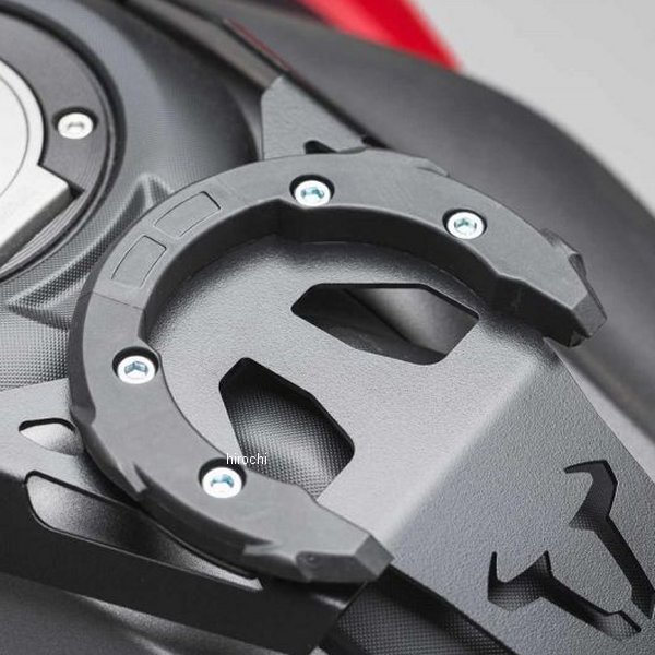 SWモテック SW-MOTECH エボ タンクリングヤマハアダプター固定方法:アダプターエボタンクバッグを装着するために必要なアタッチメントです。エボタンクバッグ側の紐を引っ張って装着します。TRT0064020901楽天 JP店