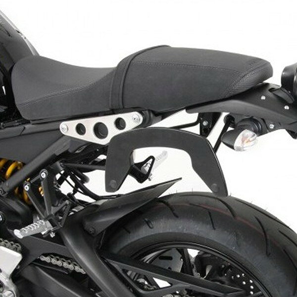 16年-19年 ヤマハ XSR900素材：スチール/アルミニウム耐荷重：5kg（Orbitサイドケース使用時は片側3kg）※取り付けには多少の加工が必要な場合がございますソフトサイドバックをを使用する際には「C-Bow / シーボウ」が必要...