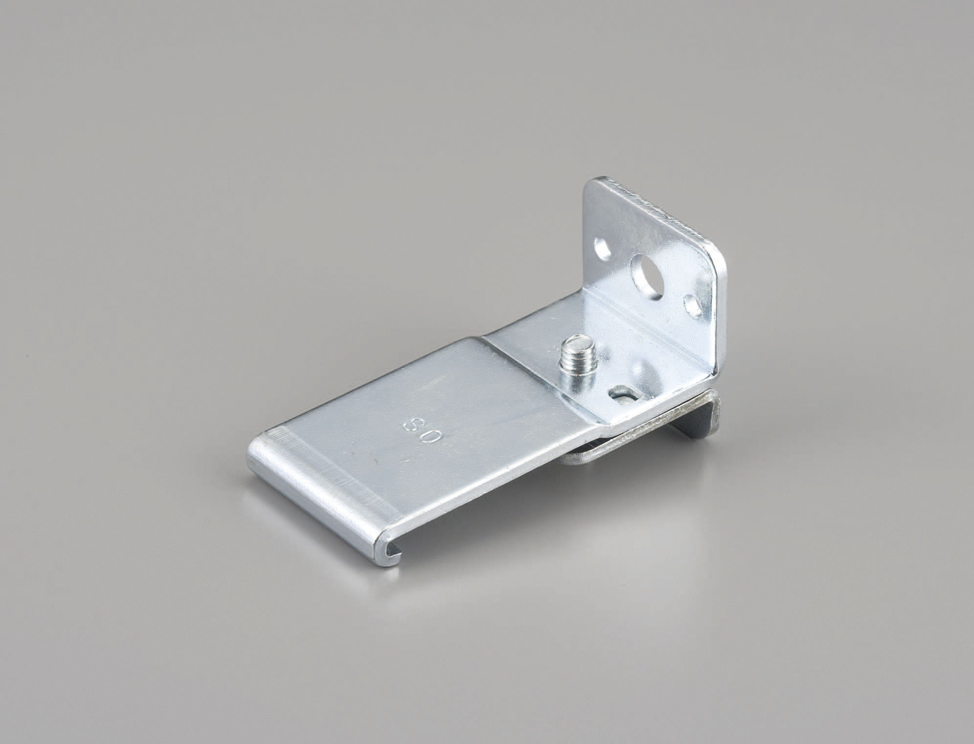 サイズ：33X72.5X37.5(H)mm取付穴径：φ4.2mm、φ8mm材質：スチール40mmレール用壁面取付用000012218303　