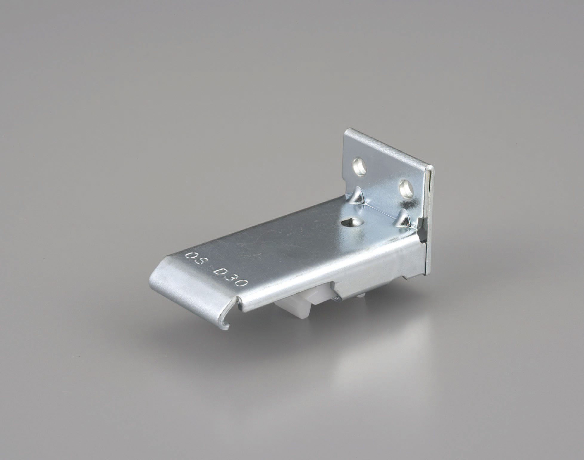 サイズ：62X25X28(H)mm取付穴径：φ4.2mm材質：スチール30mmレール用壁面取付用押さえるだけでレールが取付けられるので、作業効率が大幅にアップします。000012218285　
