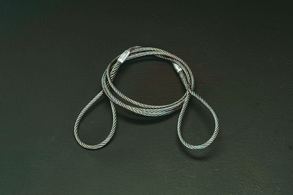 ●材質:炭素鋼●全長:2.0m●ロープ径:10mm●破断荷重:4.67t●重量:0.9kgトゲが全くありません。荷物の下から引抜きが容易です。溶融亜鉛メッキ仕上げ000012009964楽天 JP店　