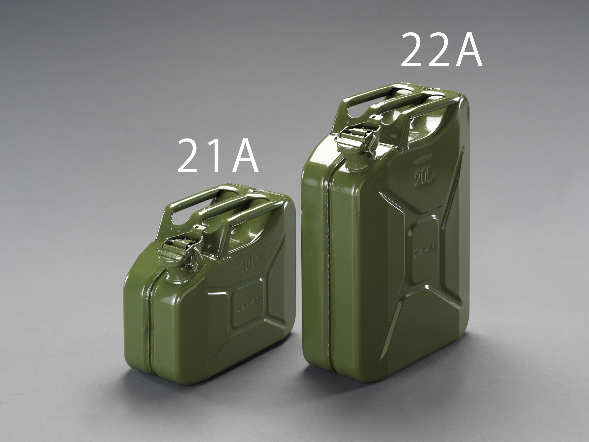 材質：鋼板(ペイント仕上)挿入可能ホース径：φ26mm口幅：約37X38mm容量：10Lサイズ：345X160X275(H)mm重量：2.9kg液体燃料用TUV/UN適合品消防法適合品安全ロック付缶内部にも塗装を施しております。ノズル別売、...