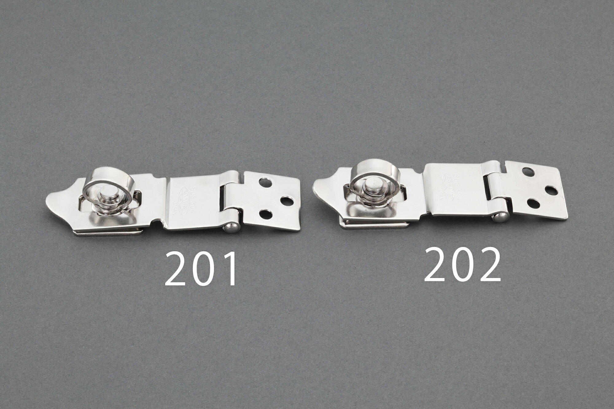 ●段差:上段差(3mm)●材質:ステンレス(SUS304)●A:72.5●B:26●C:28●穴径:5.0●P1穴数:3木ねじ付研磨仕上げ枠(柱)と扉に段差がある箇所への取付けが可能です。000012265808楽天 JP店　