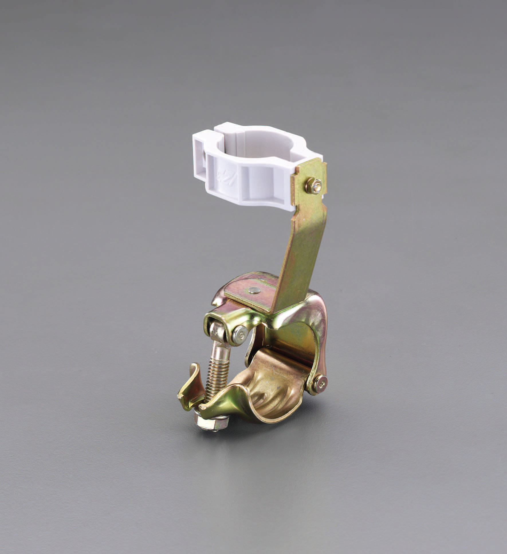 ●材質:鉄、塩ビ●高さ:153mm●クランプ径:48.6mm●ホルダー径:39.5-41mm●重量:約380g工事保安灯用設置金具です。保安灯を単管φ48.6mmに取付る事ができます。ホルダーは90°毎に回転します。000012245172　