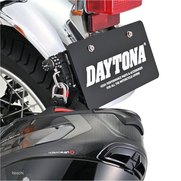 デイトナ ダイヤルヘルメットホルダー ナンバープレートクランプタイプ 左側汎用左側※ナンバープレート固定用ボルトの長さが足りない場合は、別途ボルトを用意する必要があります。ナンバープレート裏に取り付けるため、ほとんどの車種に対応可能です。取...