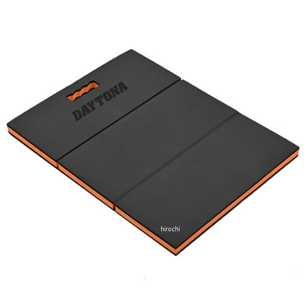 デイトナ メンテナンスマット 3つ折り3つ折り Mサイズサイズ：広げた時:約600×455×30mm、3つ折り時:約195×455×95mm結束ベルト付属（約690×20mm）※高温で軟化や変形をします。70℃以上のものに触れさせないでくだ...