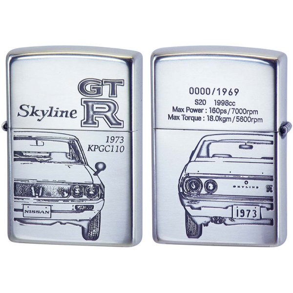 NISSAN 日産 Zippo GTR KPGC110・サイズ:約W35×H55×D13mm・素材:鉄・加工:銀イブシ＋両面エッチング【商品紹介】スカイラインGT-RシリーズZIPPOが登場。エンブレムと車輛を両面エッジング加工で再現。49...
