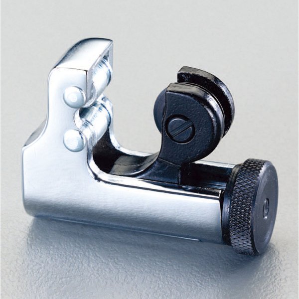 適合管外径：3/16"から7/8"全長：58mm材質：スチール(防錆)付属品：銅管用刃奥行のない場所での配線の切断に最適です。000012205889　